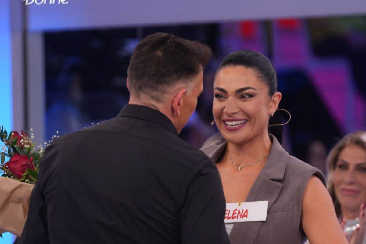 Uomini e Donne, chi è la dama del trono over Elena: età, lavoro, dove ...