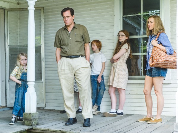 Il castello di vetro: foto e poster del film con Brie Larson e Woody ... Il castello di vetro: foto e poster del film con Brie Larson e Woody ...
